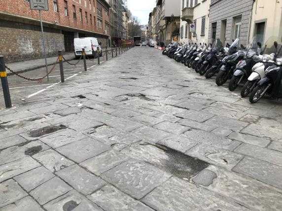Firenze, in Sant'Ambrogio le buche dello stento (tra progetti bocciati ...