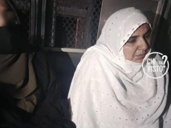 Saman Abbas: le prime immagini della madre Nazia Shareem dopo l'arresto in Pakistan | Corriere.it