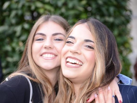 I destini inseparabili di Giulia e Chiara: la gamba persa per salvare l ...
