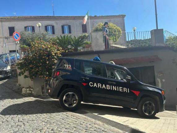 Latina, 11enne fa parkour in piazza e precipita da una altezza di 10 ...