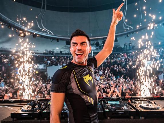 Gabry Ponte lancia «San Siro Dance» a Rtl 102.5: «Nel primo giorno di vendita sono stati ...