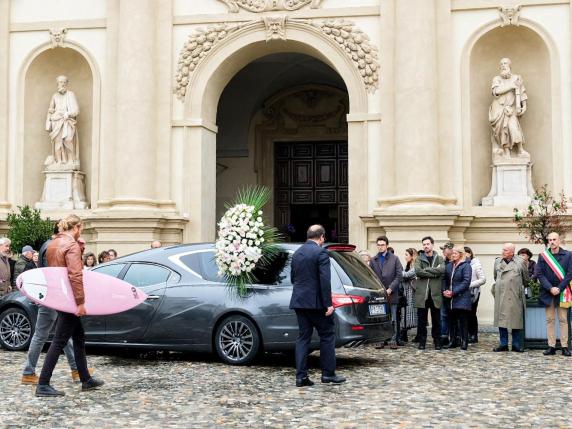 Venaria, i funerali di Giulia Manfrini, uccisa in Indonesia da un ...