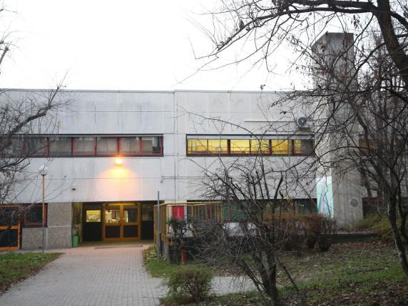 Bologna, ora il comitato Besta difende la scuola: «L'edificio non deve ...