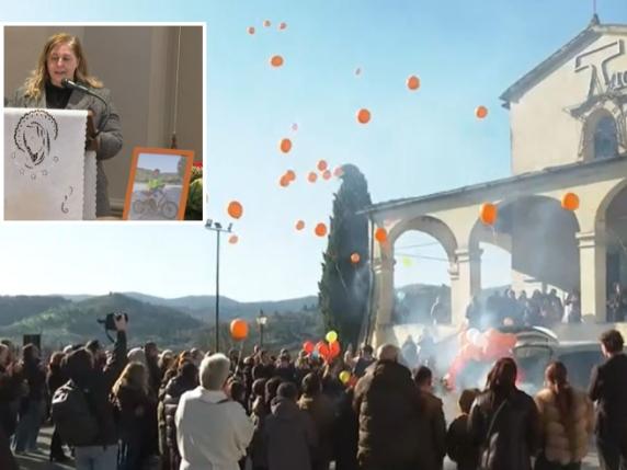 Famiglia morta per il monossido a Firenze, i funerali del piccolo Elio ...