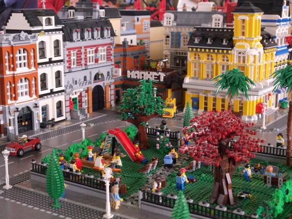 «I love Lego», dopo aver fatto il giro del mondo (con un milione di visitatori) la mostra ...