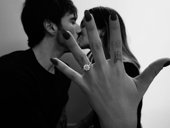 Sandro Tonali e Giulia Pastore si sposano: la foto dell'anello di ...