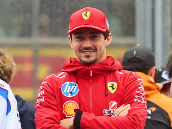 Leclerc e il surreale dialogo col box Ferrari: «Come mai ho il sedile pieno d'acqua?»; «Deve ...