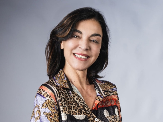 Premio Com&Te, al via l'edizione 2025 con Stefania De Pascale e il suo libro «Piantare patate su ...