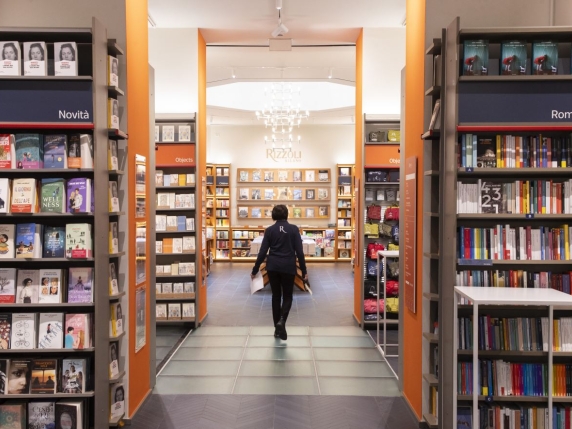 Riapre la «Rizzoli» in Galleria Vittorio Emanuele II a Milano: fu la ...