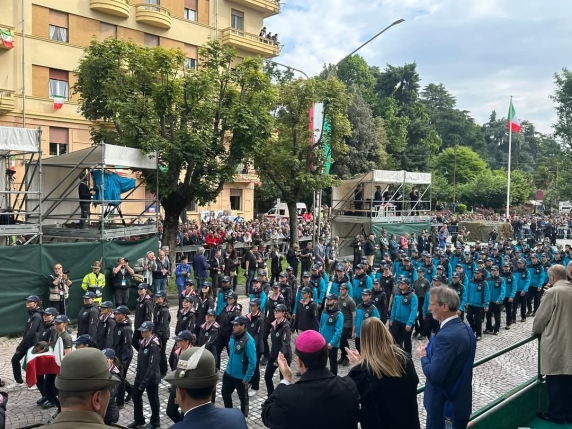 Adunata degli Alpini, centomila Penne nere in parata a Biella. Il ...