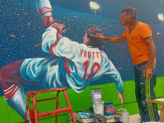 L'omaggio di Bari a Igor Protti: ecco il murale per l'ex capitano ...