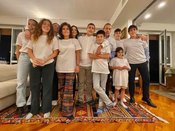 Francesca Piol e Paolo Grillo, i medici con dieci figli da 11 a 28 anni ...