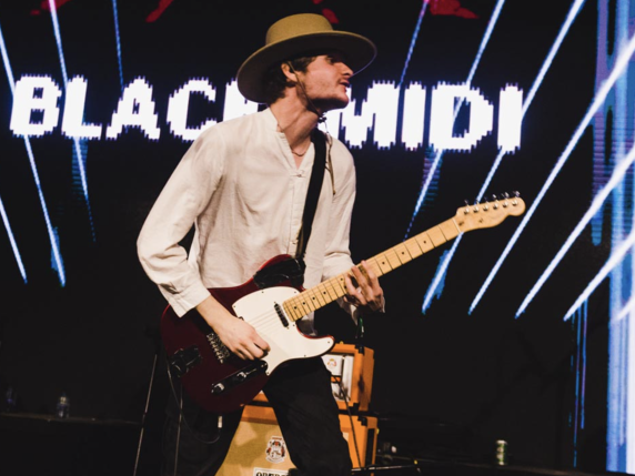 Black Midi, addio a Matthew Kwasniewski-Kelvin, chitarrista e fondatore ...