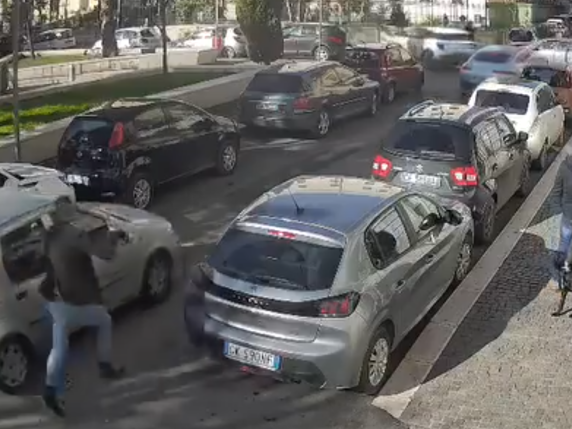 Furto d’auto in pieno giorno a San Severo: la corsa disperata del ...