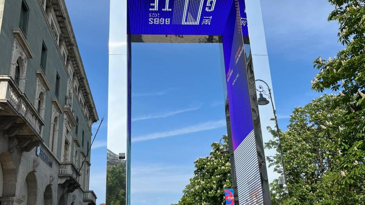 Bergamo, lo Stargate inaugurato in piazza Matteotti: un'installazione ...