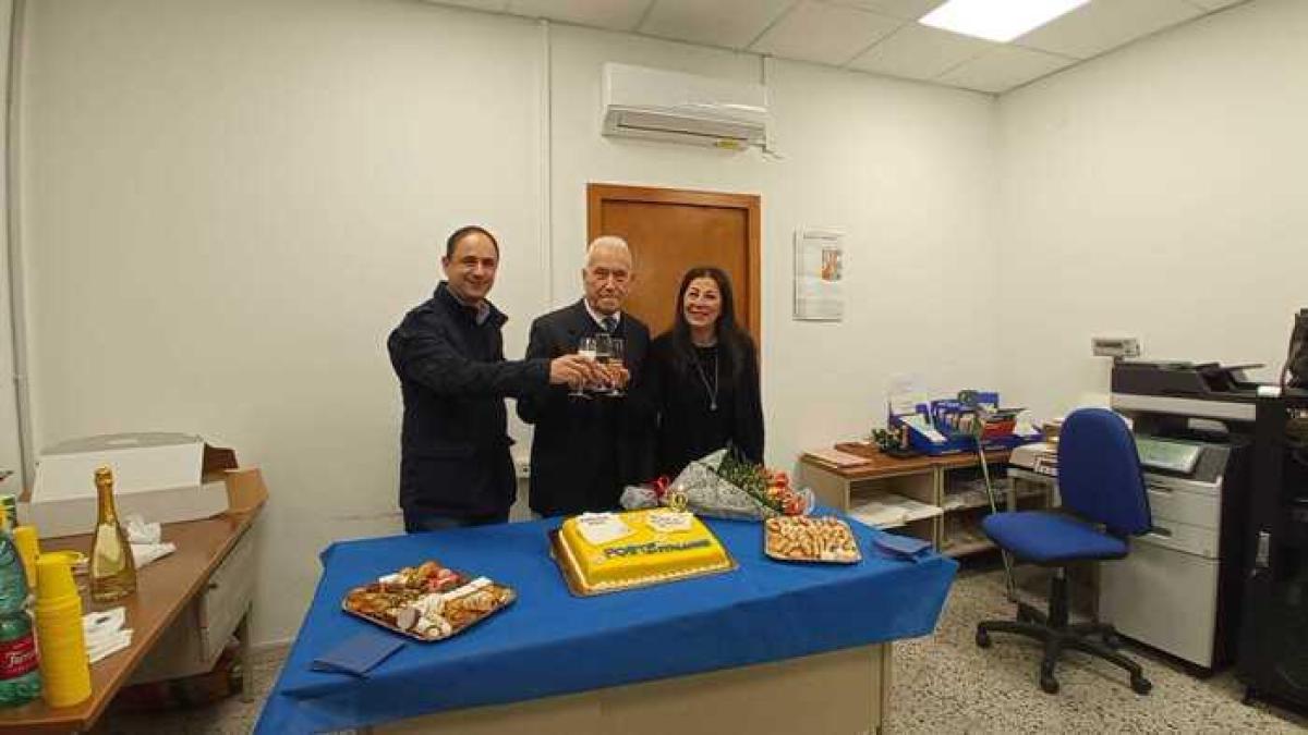 Avellino, grande festa per il postino Ermelindo che compie 100 anni ...