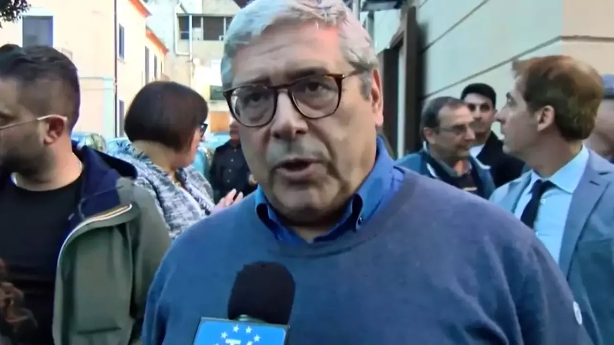 «I am a drink», i meme sulla gaffe di Totò Cuffaro | Corriere.it