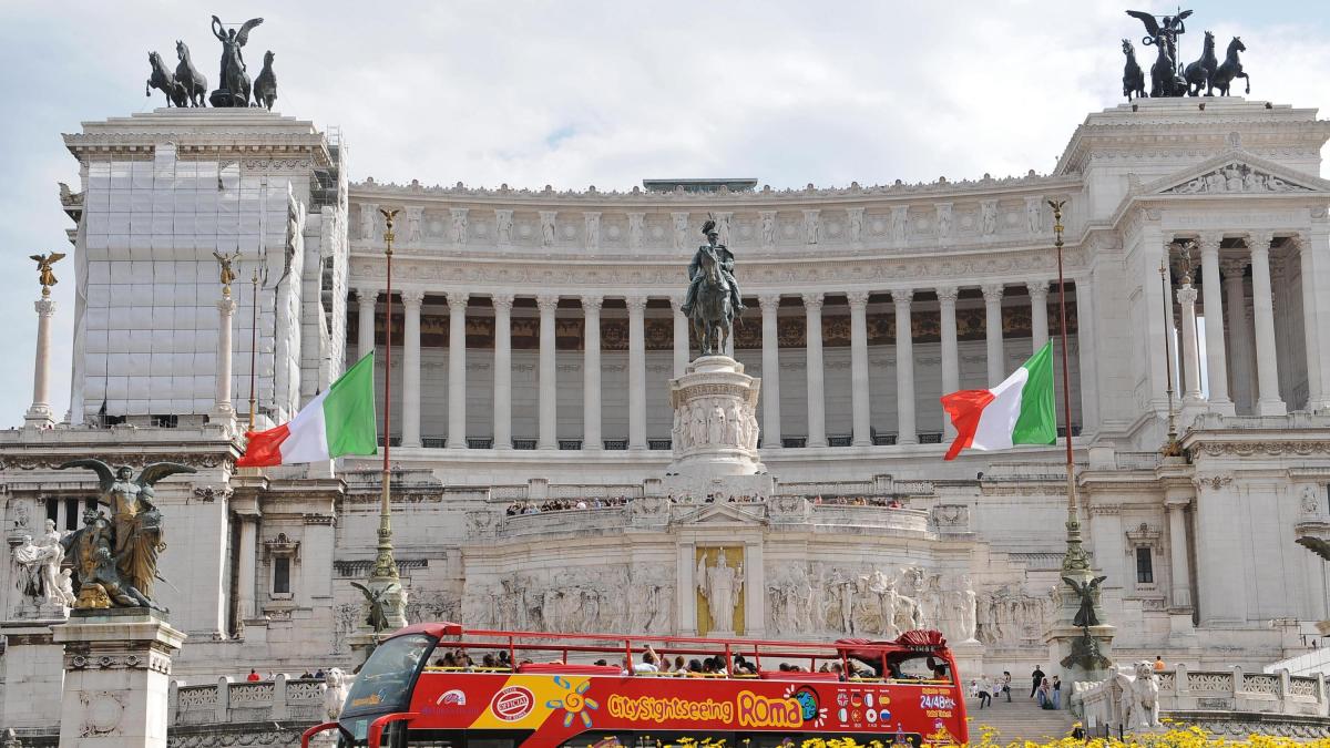 Bus turistici, arriva il bando per quelli a due piani: Ztl a numero ...