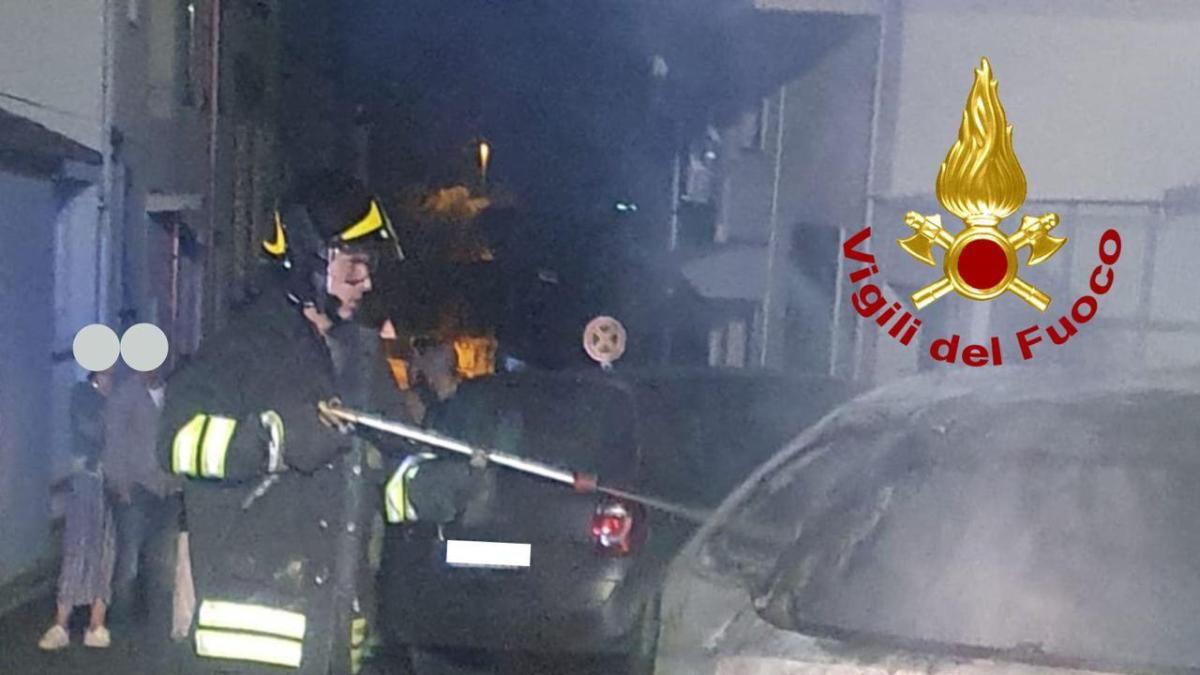 Ancora un incendio in Salento: a fuoco quattro auto a Otranto, tre sono ...