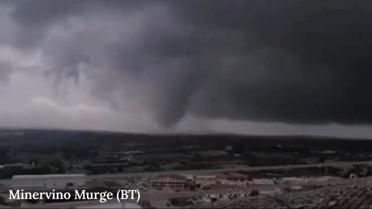 Maltempo in Puglia, un violento tornado si è abbattuto nelle campagne ...