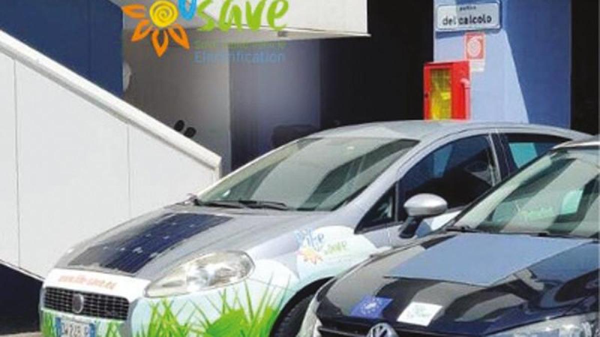 Napoli, auto ibrida esplosa: cosa sappiamo. Le analisi del Ris sulla ...