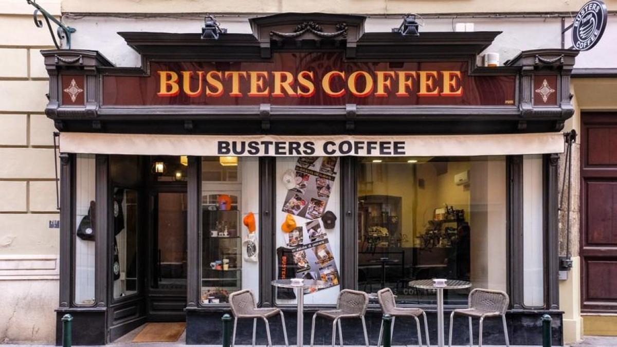Addio allo «Starbucks» di Torino: Busters Coffee finisce in ...
