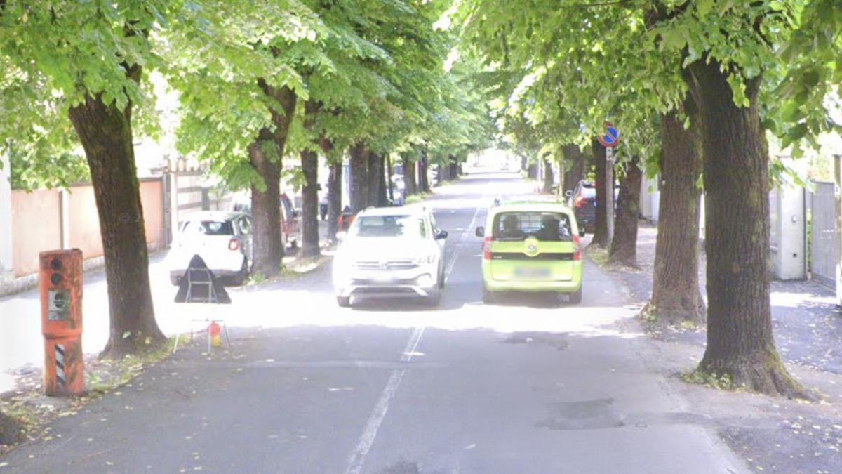 Treviglio, via le auto sotto i tigli per far posto ai pedoni | Corriere.it