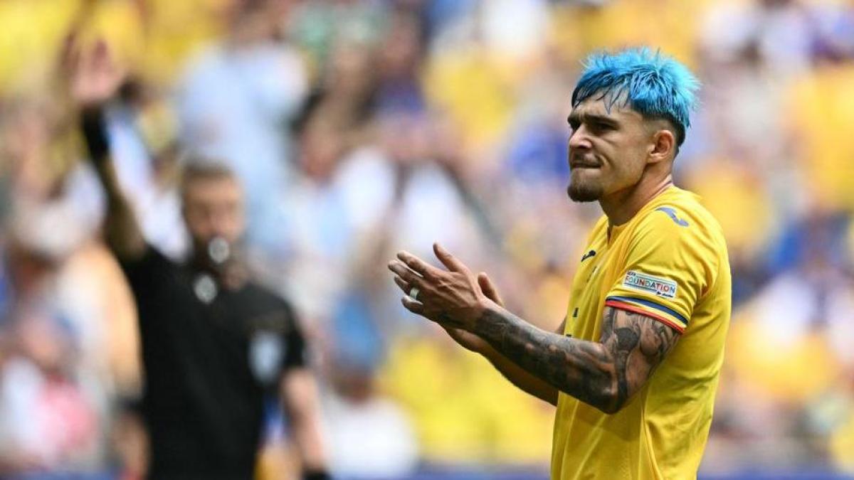 Andrei Ratiu (Romania), chi è e perché gioca con i capelli blu a Euro ...