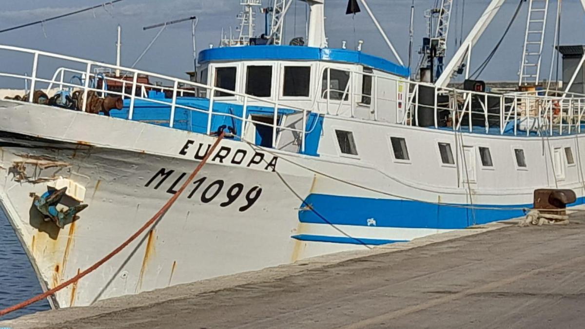 Molfetta, collisione tra due pescherecci in porto: uno affonda, l ...
