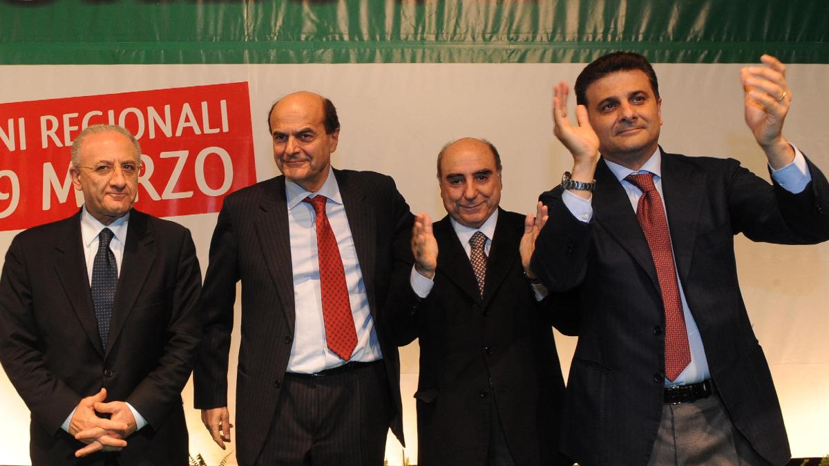 De Luca all’attacco di Bersani. Tra insulti e grappini l’ultimo nemico ...