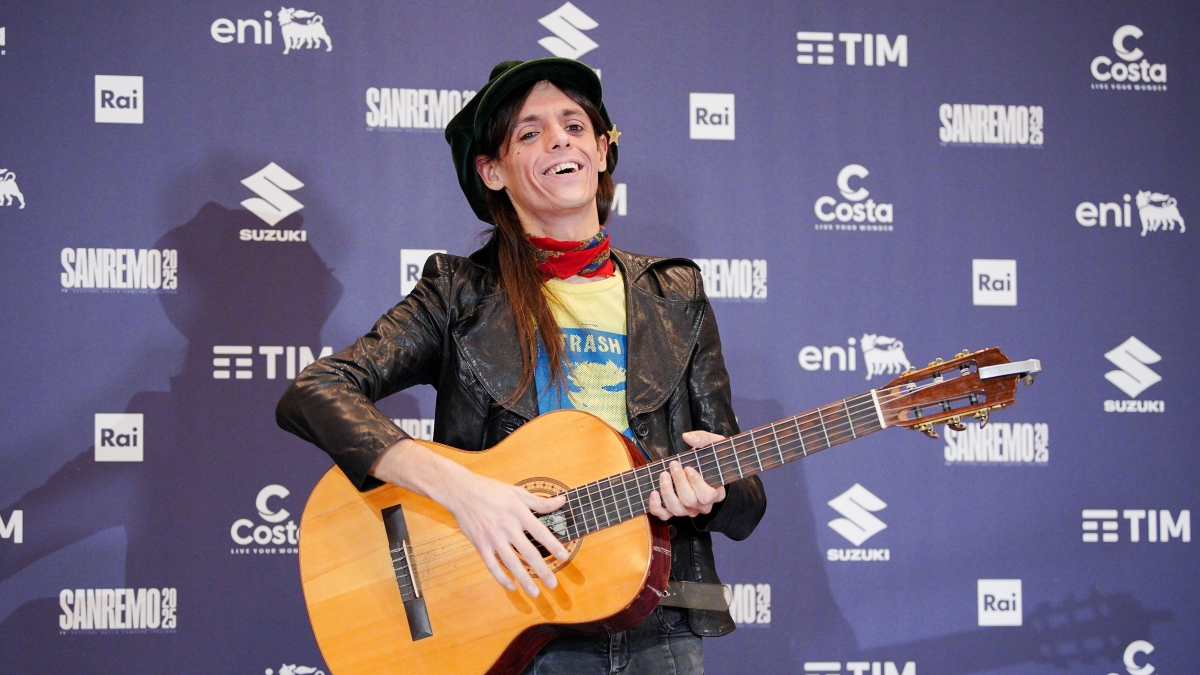 Il mondo «fiabesco» di Lucio Corsi, tra i tortelli della nonna, i Blues ...