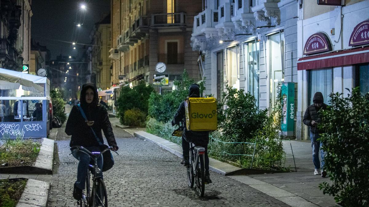 Luci, ciclisti e flash mob: una strada per la sicurezza | Corriere.it
