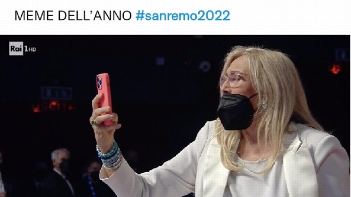 I meme del 2022, da Mario Draghi al Prado fino a Rkomi con i guanti a ...