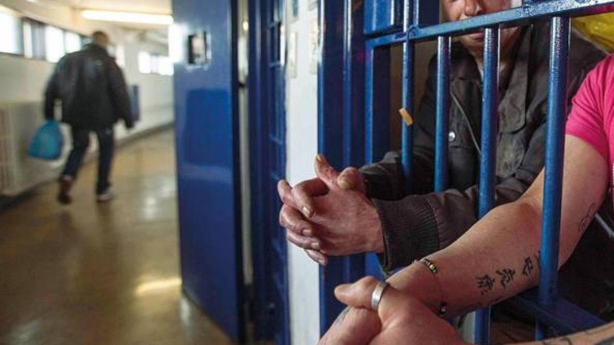 Pisa, in carcere la protesta degenera: incendi e violenze tra clan ...