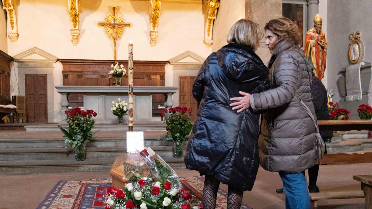 L'ultimo addio a don Gamucci, e San Niccolò si stringe al suo sacerdote ...