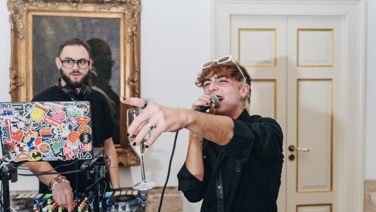 Paolo, il cantante solo che spopola su TikTok con il suo video: «Non me ...