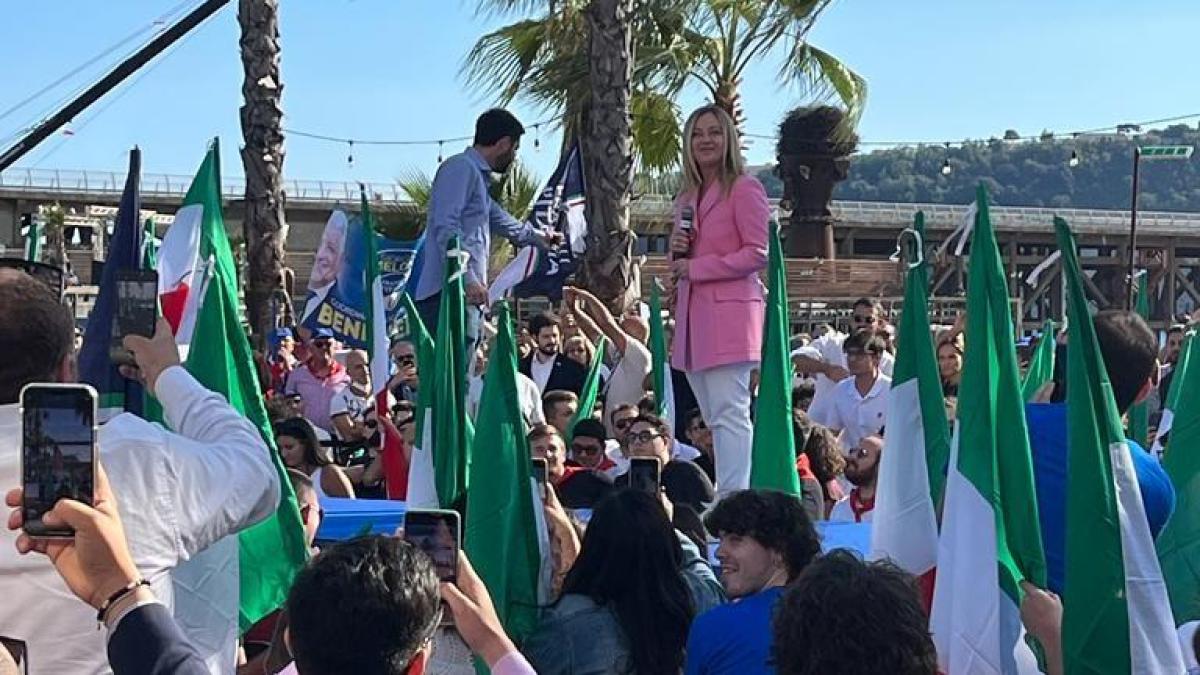 Giorgia Meloni a Napoli, Bagnoli blindata: «Il reddito di cittadinanza ...