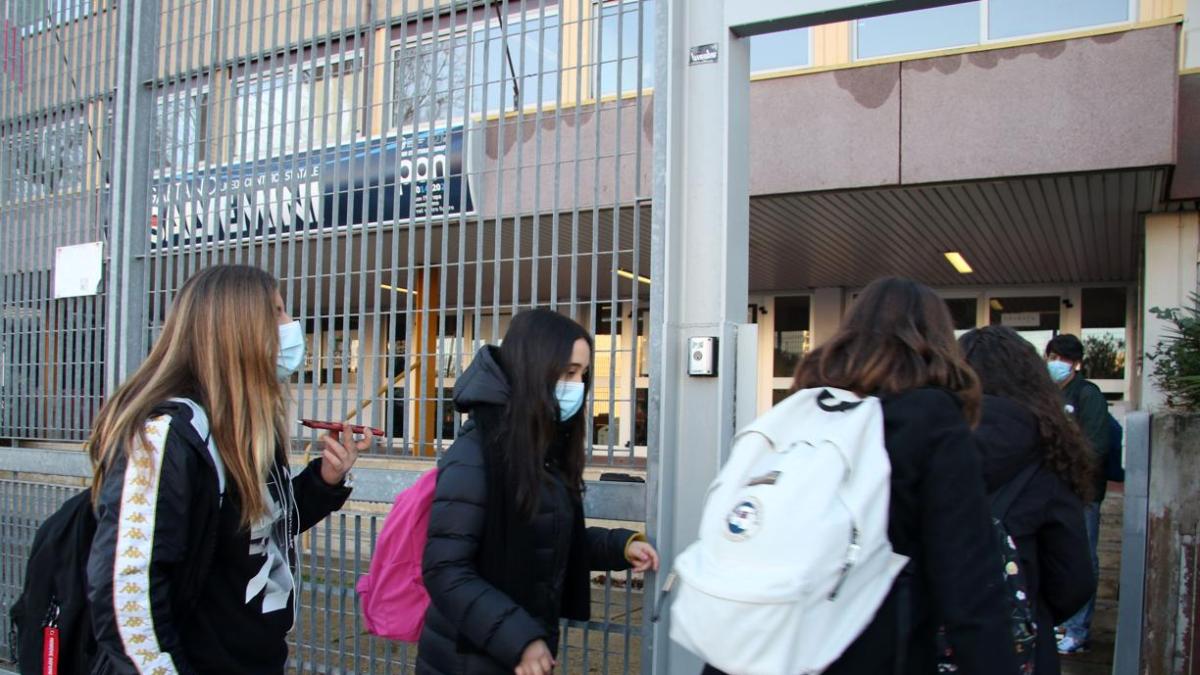 Scuola, nove studenti su dieci in Dad Amati: «Draghi fermi Emiliano ...