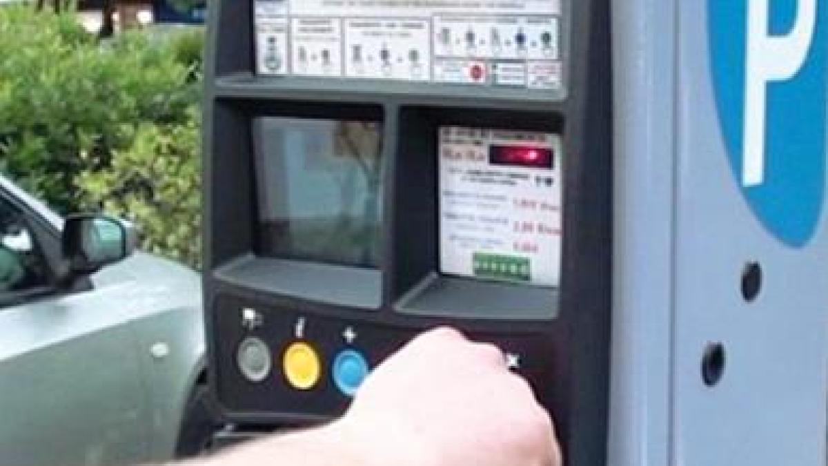 Napoli, ecco i parcometri intelligenti contro gli abusivi e i «furbetti ...