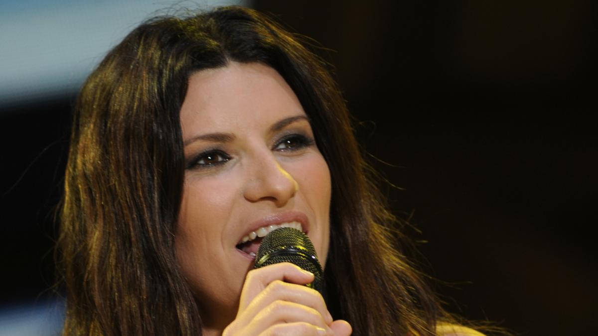 Laura Pausini, rinviati i due concerti al PalaSele di Eboli | Corriere.it