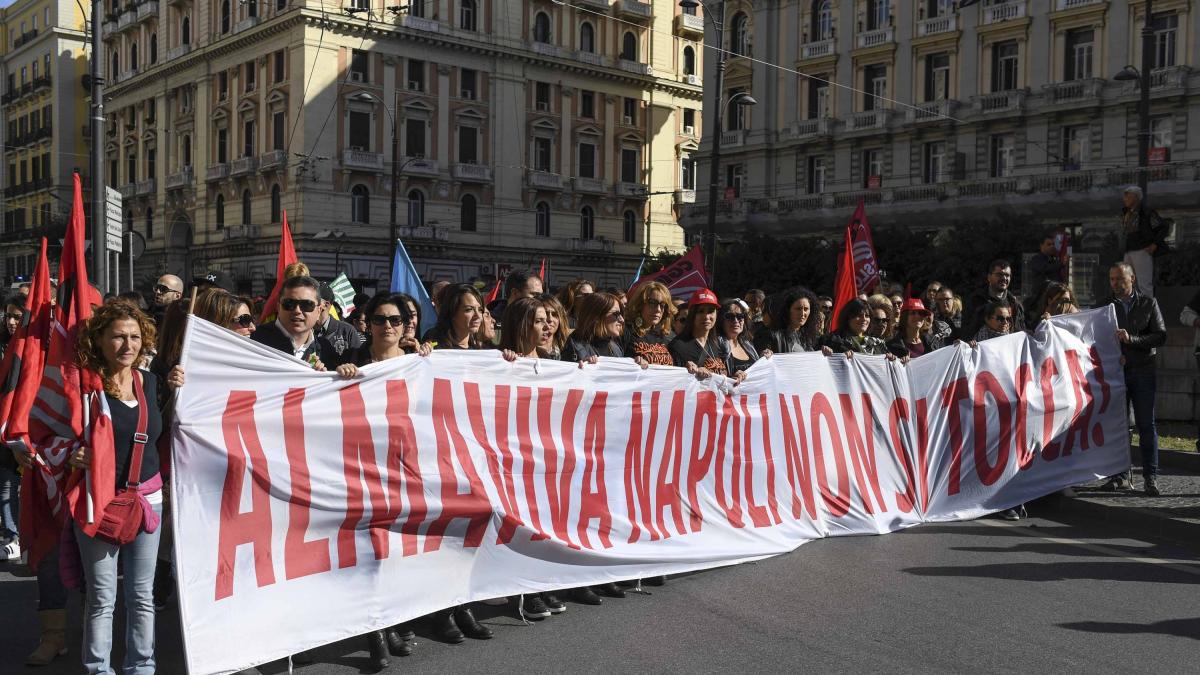 Protesta Almaviva e Gepin, fumogeni e petardi in strada: disagi per ...