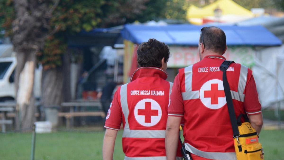 Croce Rossa, lo sbarco dei mille a Napoli | Corriere.it