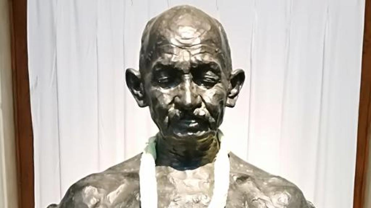 Indiani e napoletani attaccati alla vita New Delhi e la venerazione di ...