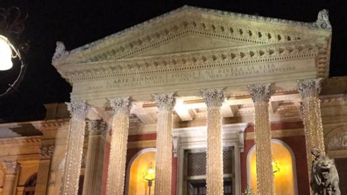 Palermo, accese le luminarie natalizie Un gioco di luci nelle strade e ...