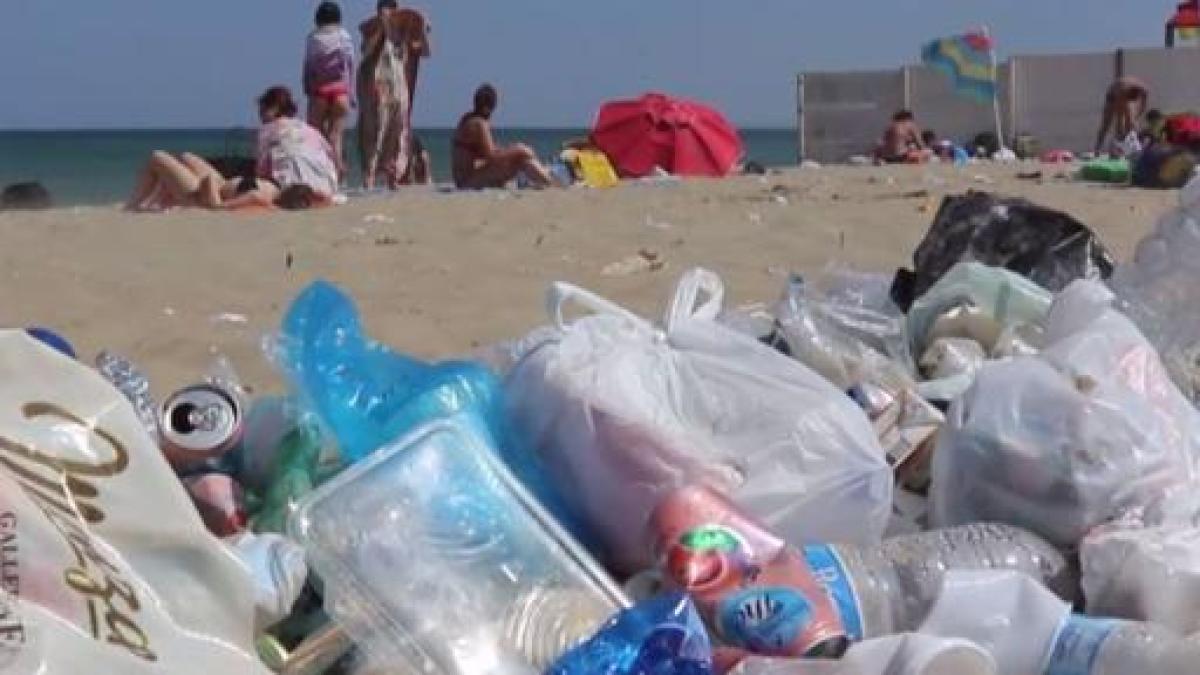 Catania, ripulite le spiagge libere I rifiuti nascondevano la sabbia ...