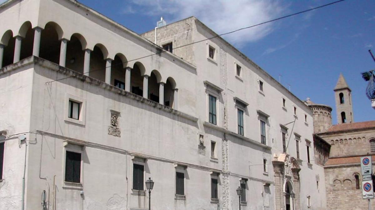 «Orge tra sacerdoti su Internet» E l’arcivescovo rimuove il parroco ...