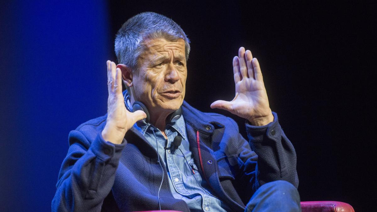 Milano, migliaia in coda per Emmanuel Carrère che racconta il processo ...