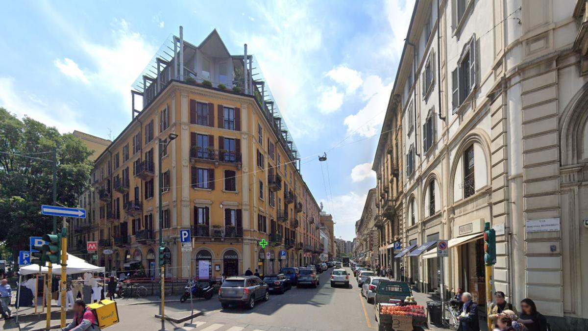 Milano, passanti fanno arrestare borseggiatore: accerchiato e bloccato ...