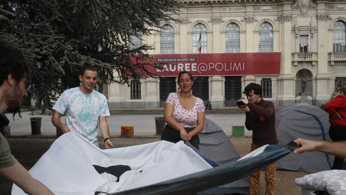 Ilaria Lamera leva la tenda da piazza Leonardo (ma ne restano altre 11 ...