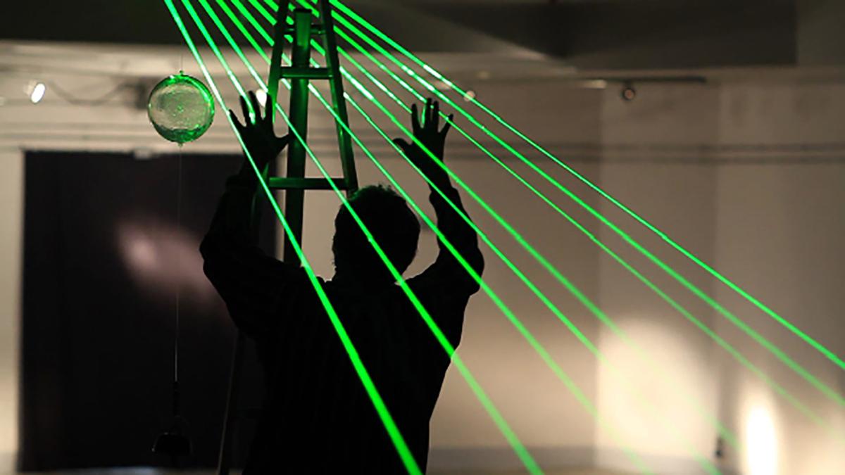 A Bergamo l'Arpa di Luce: così i raggi laser si trasformano in musica | Corriere.it